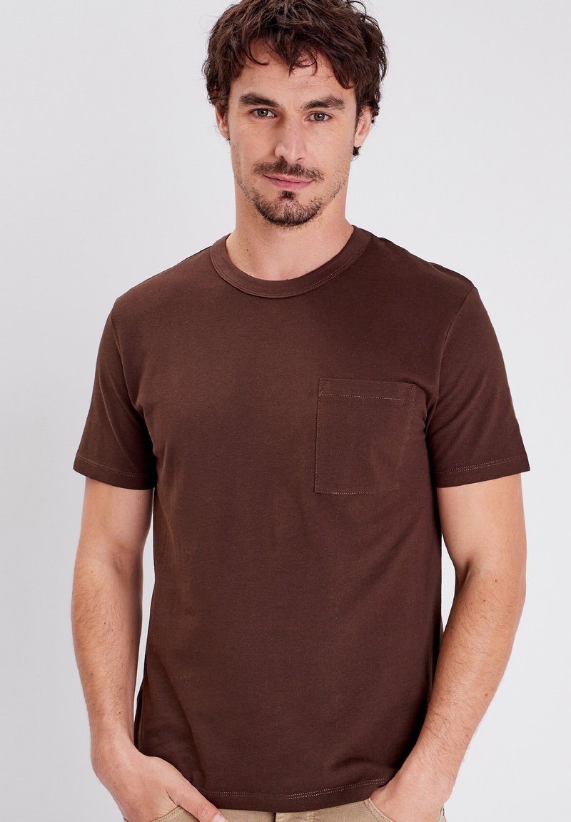 BONOBO Jeans MIT KURZEN ÄRMELN - T-Shirt basic - marron foncé ...
