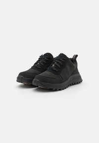Clarks ATLTREKFREEWP - Sneakers - black/svart - Zalando.se
