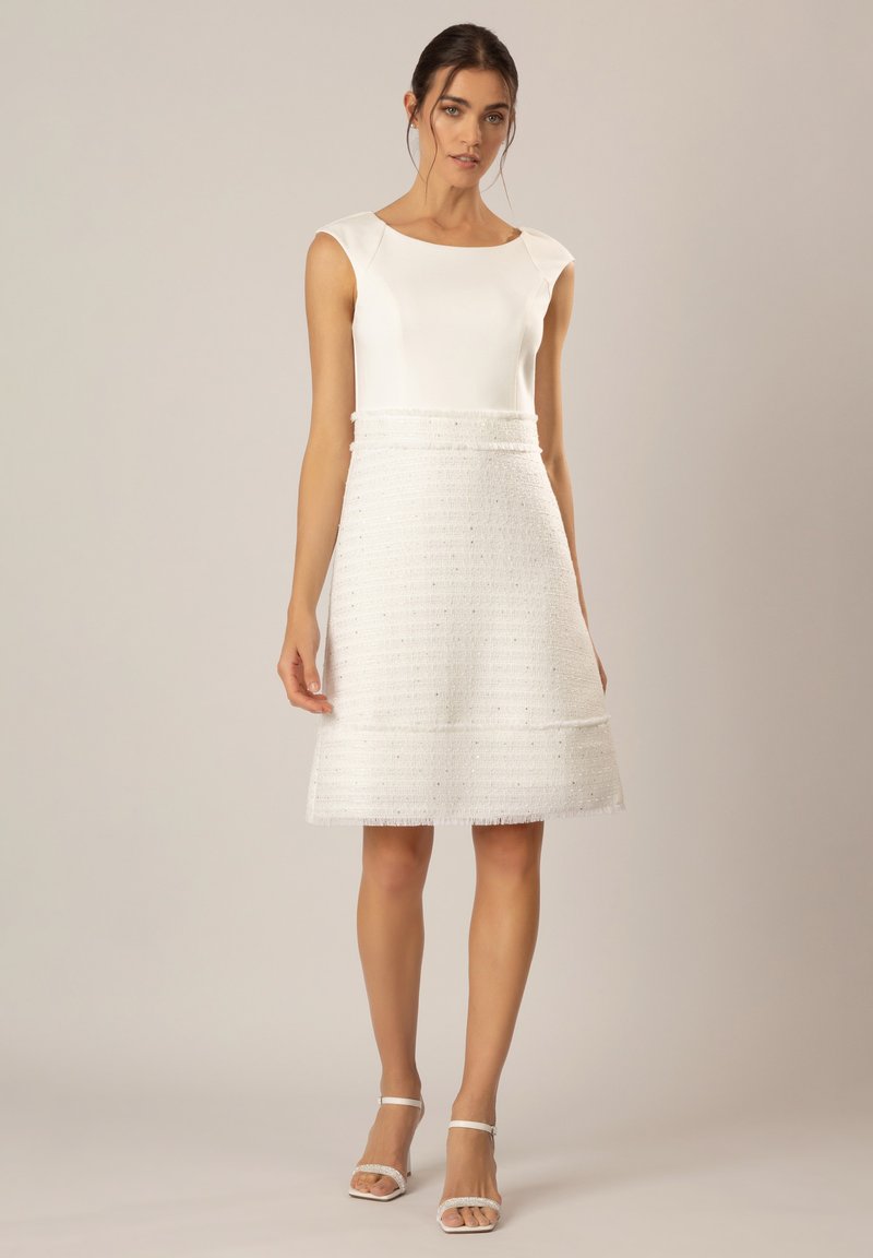Apart Robe en jersey - creme/blanc - ZALANDO.FR