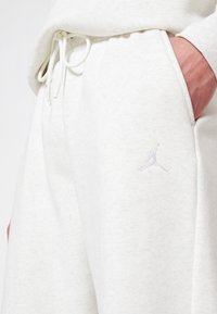 Jordan Jogginghose - sail/white/offwhite - Zalando.ch