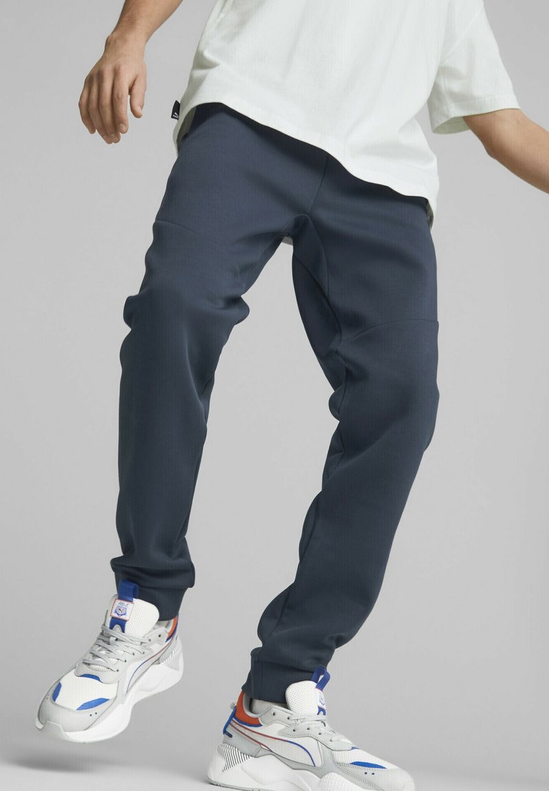 Puma TECH DK JOGGING - Träningsbyxor - dark night/blå - Zalando.se