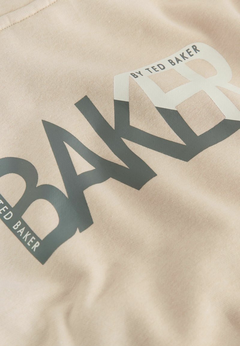 Baker by Ted Baker REGULAR FIT - BACK GRAPHIC - Jersey de punto - stone ...