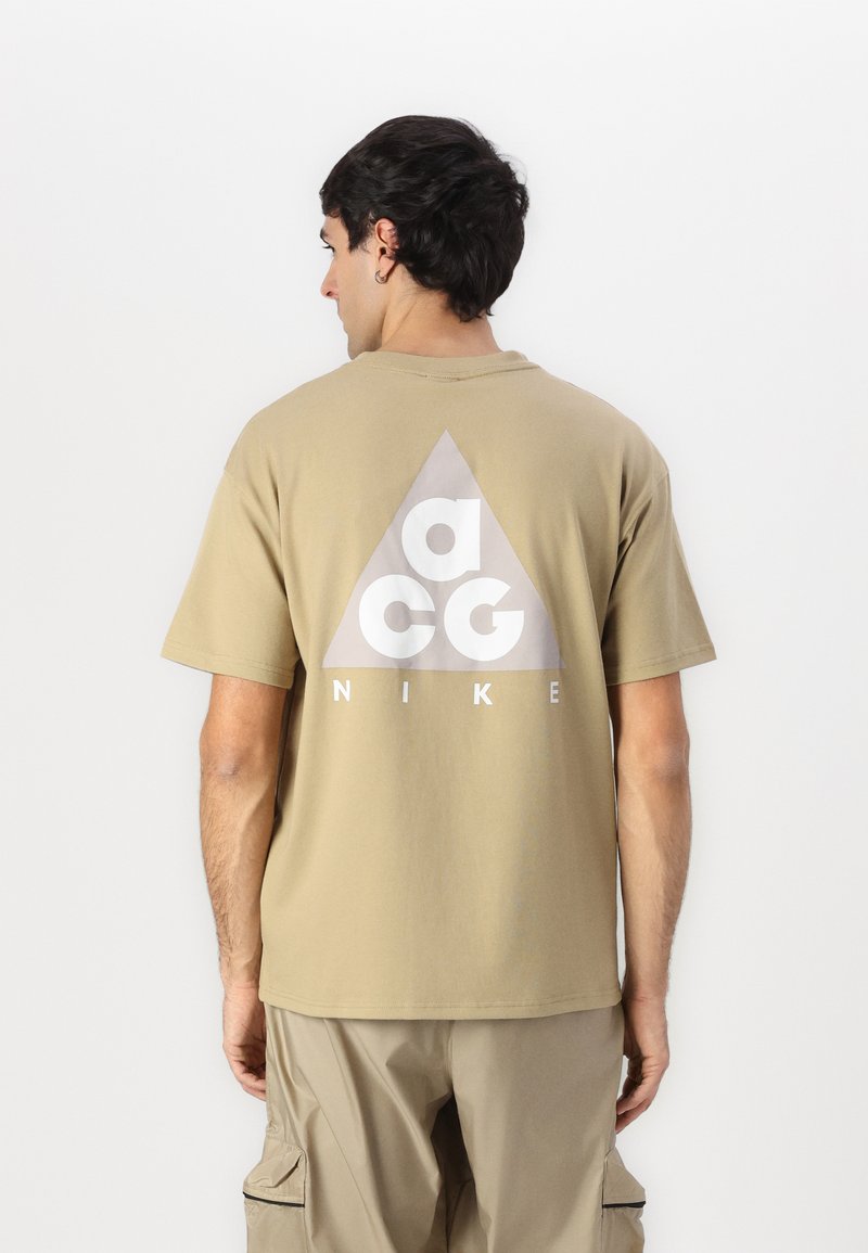 Nike ACG TEE - Print T-shirt - parachute beige/beige - Zalando