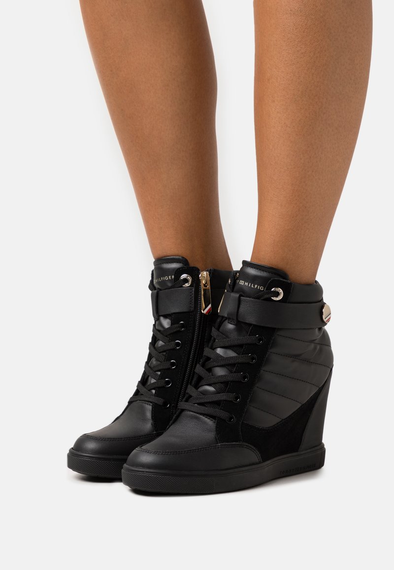 Tommy Hilfiger WEDGE - Sneakers hoog - black/zwart - Zalando.be