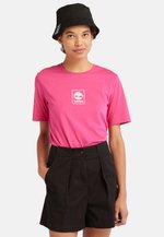 Timberland STACK LOGO REGULAR TEE - Camiseta estampada - very berry ...