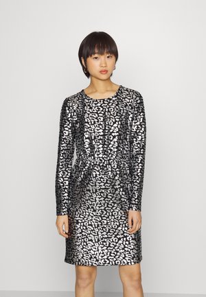 Pieces Petite PCMERCY V NECK DRESS - Cocktailkleid/festliches Kleid ...