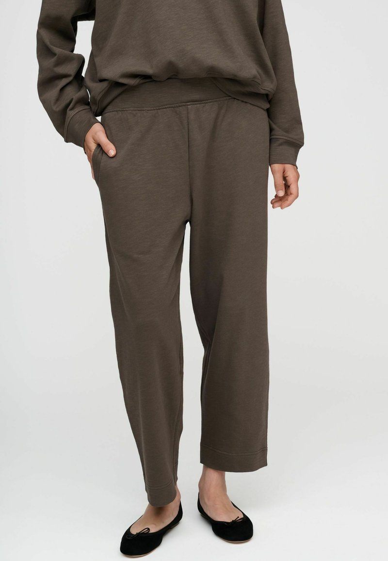 moshi moshi mind BUDDHA - Tracksuit bottoms - stone/brown/stone - Zalando