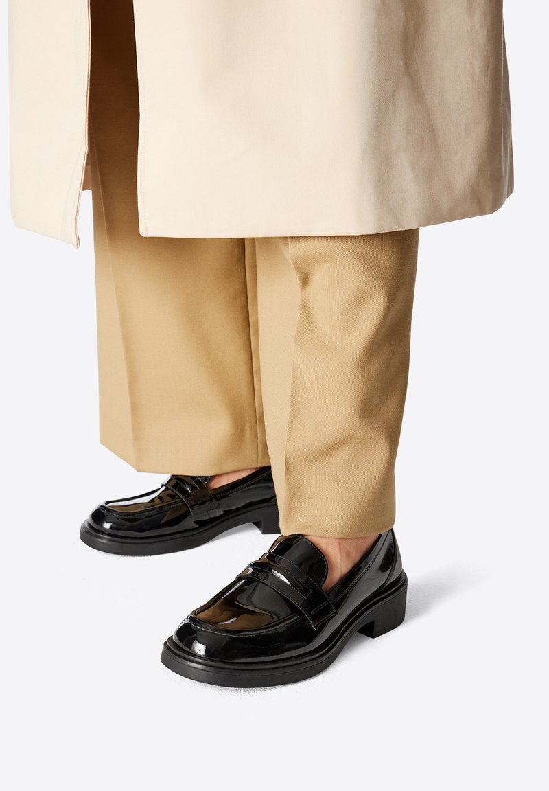 NEWD. Slip-ons - black patent/black - Zalando