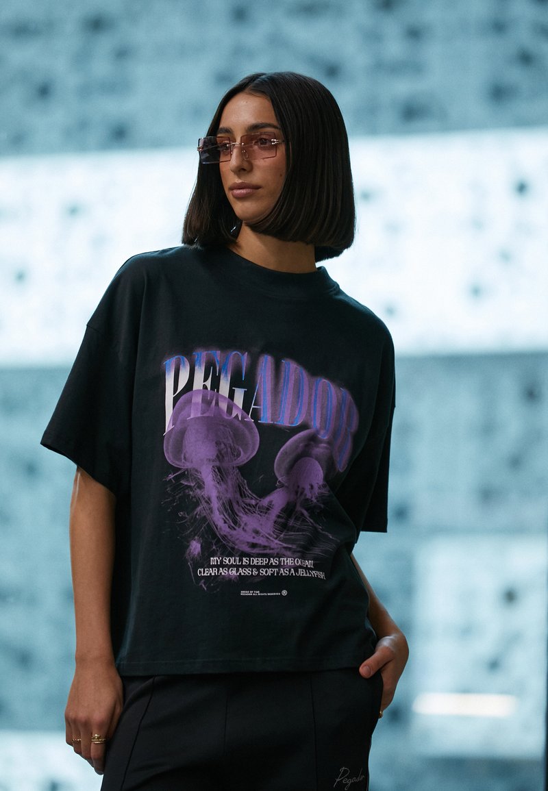 Pegador NYBRO HEAVY OVERSIZED TEE - T-Shirt print - washed black ...