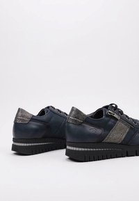 Fluchos F1624 - Baskets basses - blue/bleu marine - ZALANDO.FR