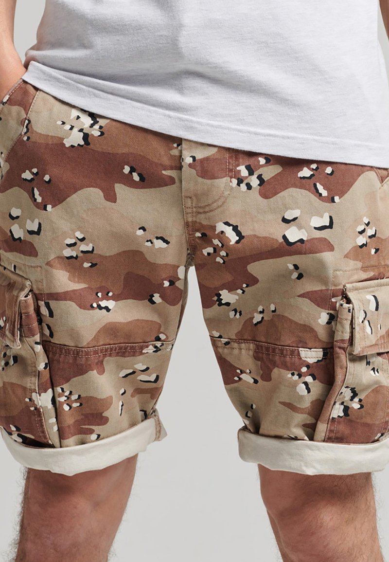 Superdry Shorts - desert camo/khaki - Zalando.ch