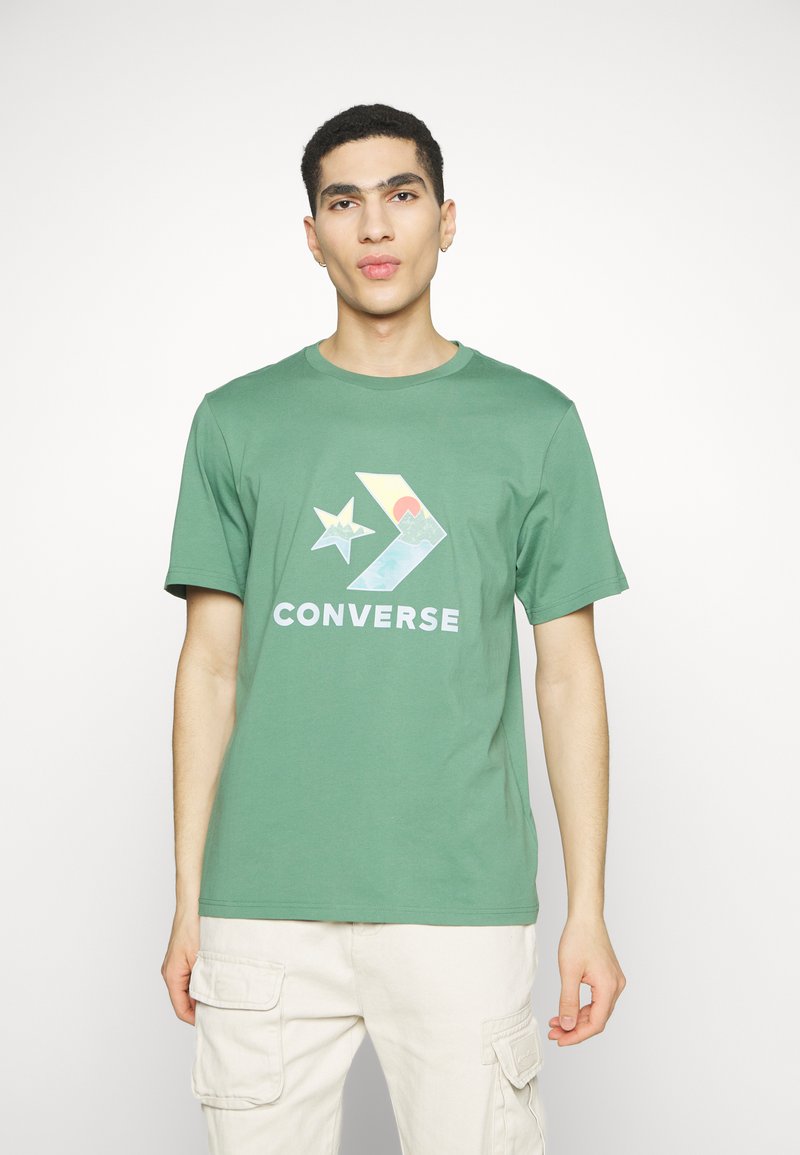 Converse FILL LANDSCAPE TEE - T-shirt con stampa - admiral elm/verde ...