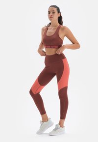 DAGI Reggiseno sportivo - terracotta/arancione denim - Zalando.it