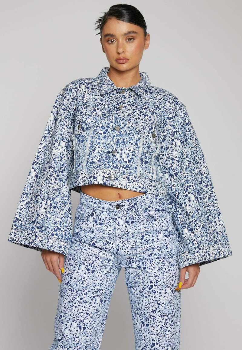 HERMAN&CO MARBLE CRACK PRINTED WIDE SLEEVE CROP - Denim jacket ...