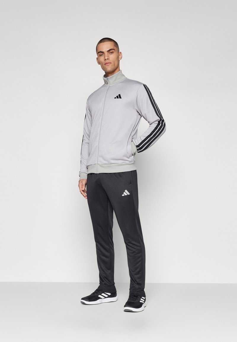 adidas Sportswear BASIC STRIPES SET - Trainingspak - medium grey ...