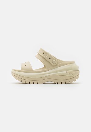 Crocs CLASSIC MEGA CRUSH UNISEX - Slip-ins - white/vit - Zalando.se