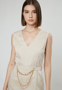 INFLUENCER Robe fourreau - beige - ZALANDO.FR