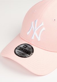New Era LEAGUE ESSENTIAL NEW YORK YANKEES - Cap - rose/rosa - Zalando.de
