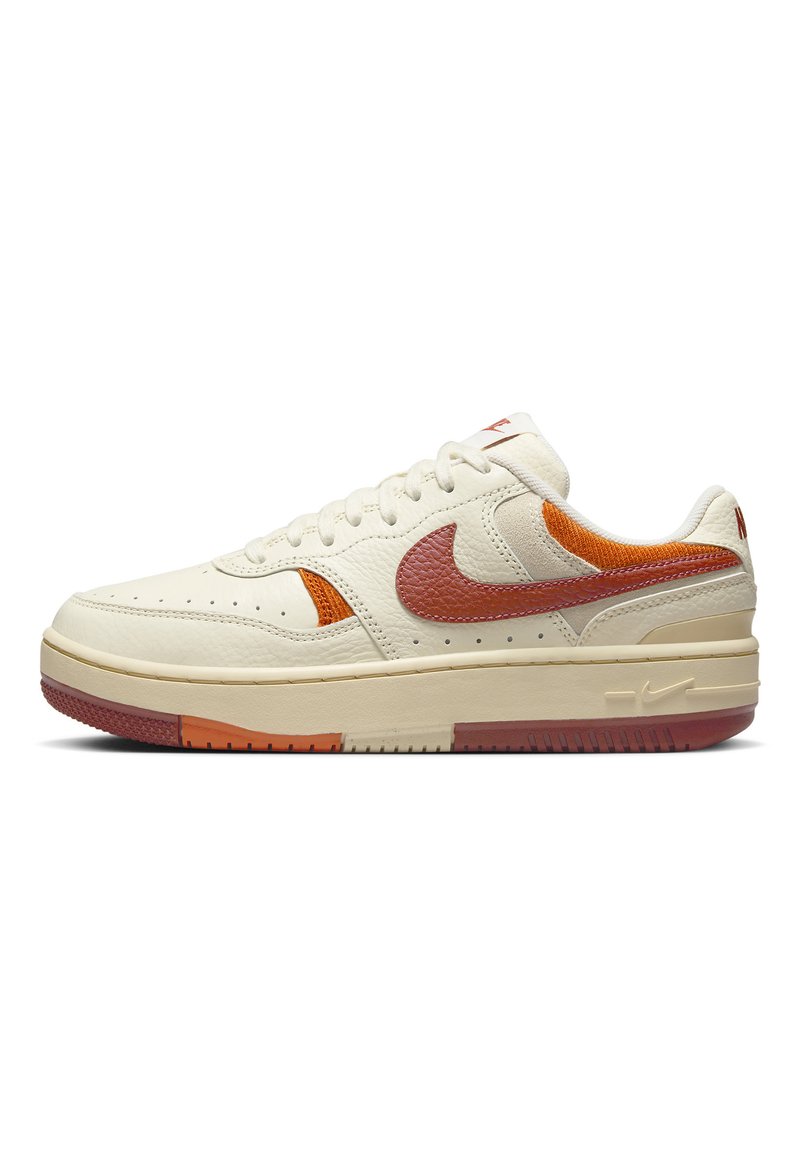 Nike Sportswear GAMMA FORCE - Baskets basses - coconut milk campfire ...