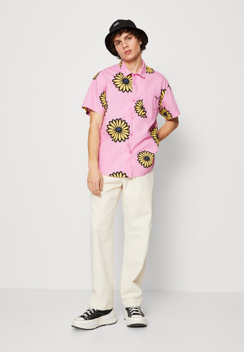 Obey Clothing DAISY BLOSSOMS WOVEN - Hemdbluse - wild rose multicolour ...