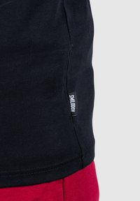 Smilodox STRINGER PAT - Unterhemd/-shirt - schwarz - Zalando.de