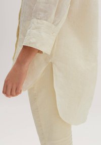 Opus LANGARM FYTHON SPIRIT - Hemdbluse - feelgood yellow/beige - Zalando.de