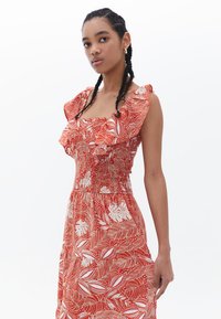 OXXO GIPPED - Maxikleid - floral print/rot - Zalando.at