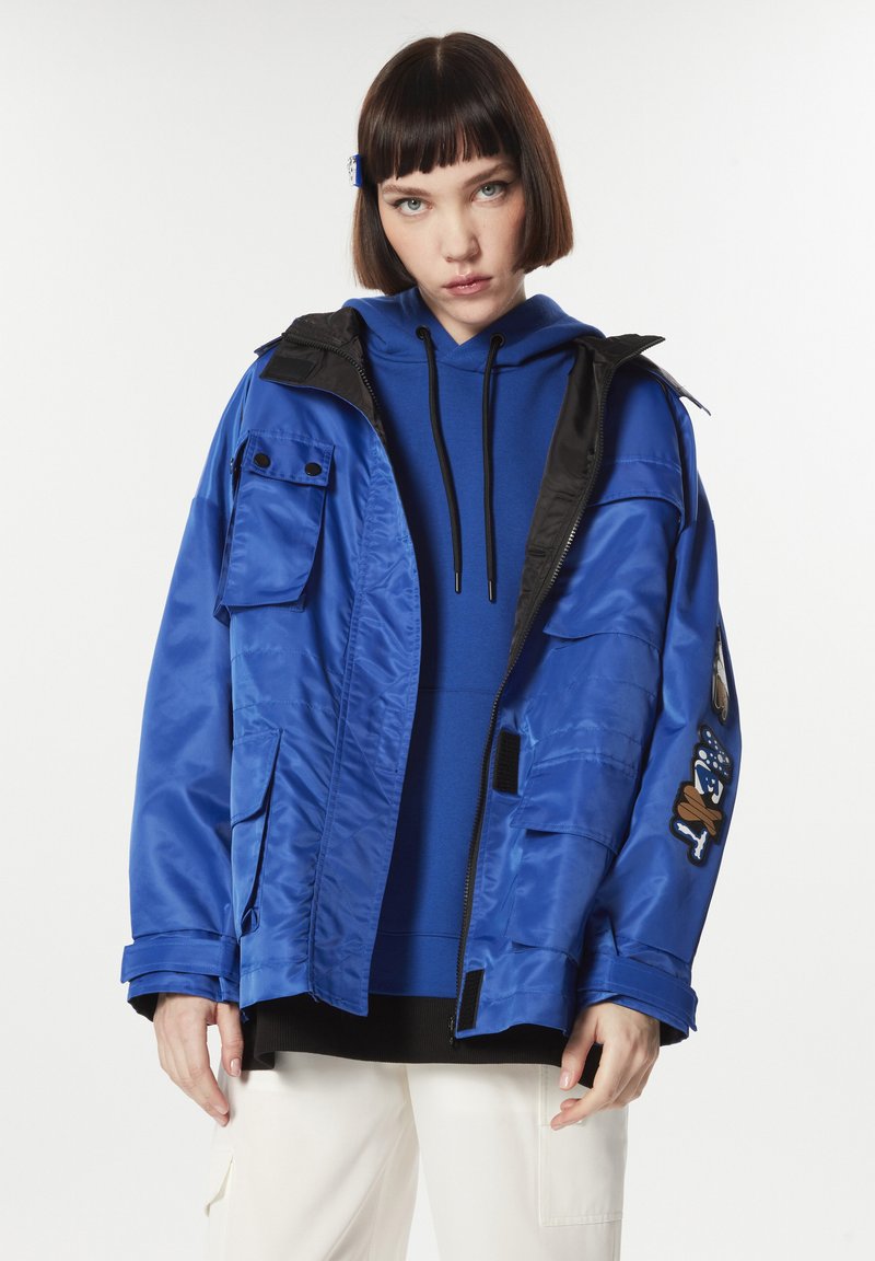 Twist RELAXED FIT WITH PATCH ACCESSORIES - Parka - sax/azul - Zalando.es