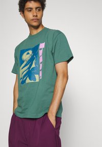 HUF STREET KNOWLEDGE - T-shirt con stampa - pine/verde bosco - Zalando.it