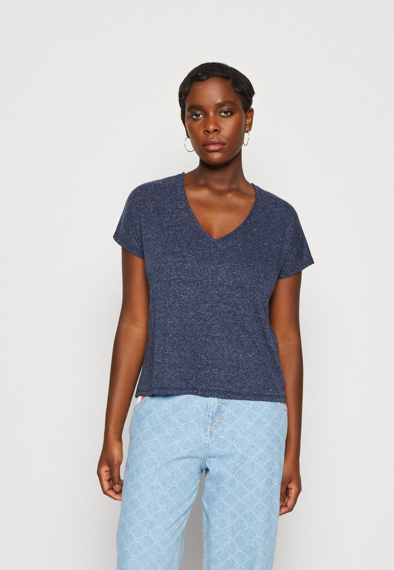 Vero Moda VMMARIJUNE DEEP V NECK - Print T-shirt - navy/dark blue - Zalando.de
