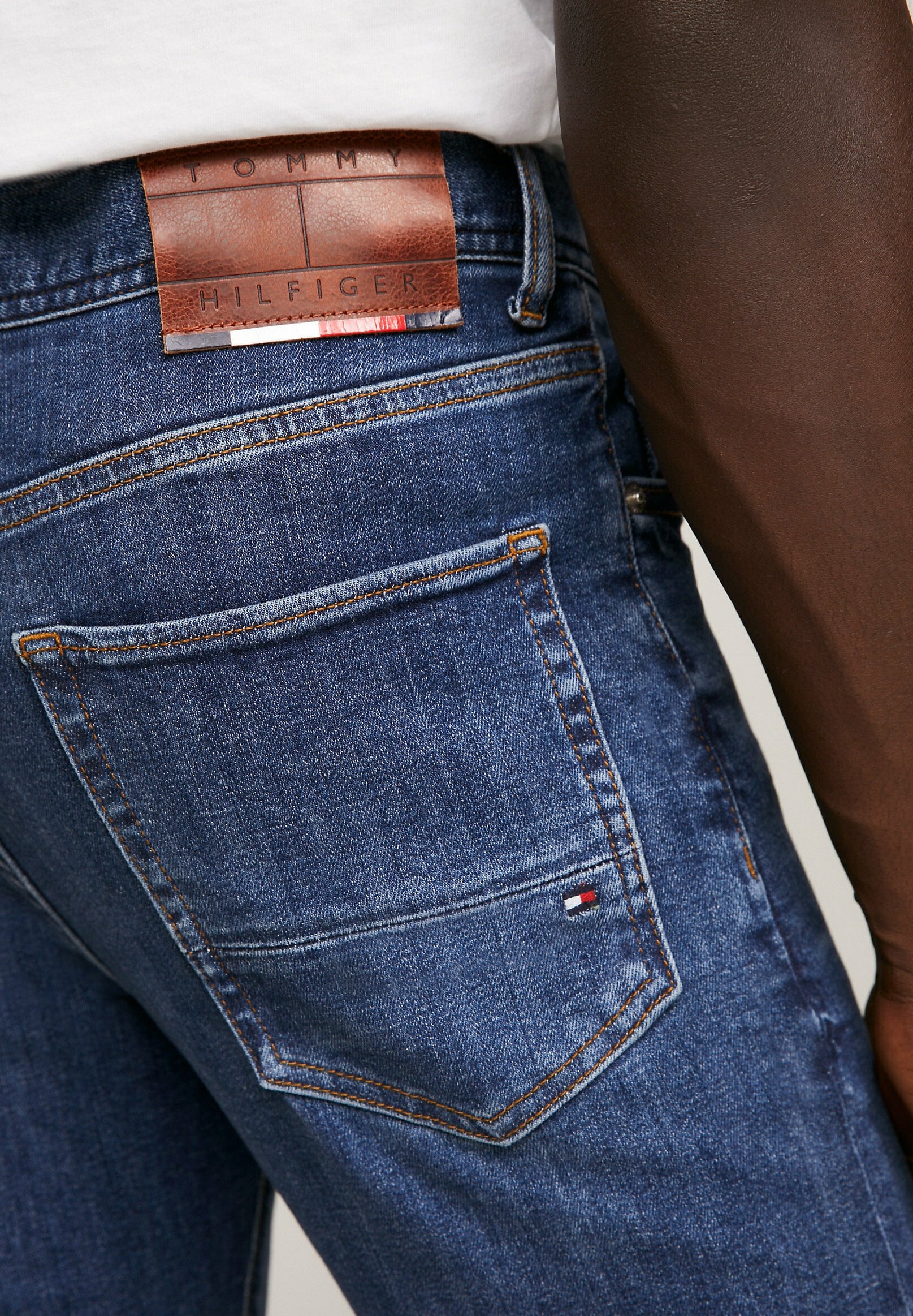 Tommy hilfiger men's jeans sale store