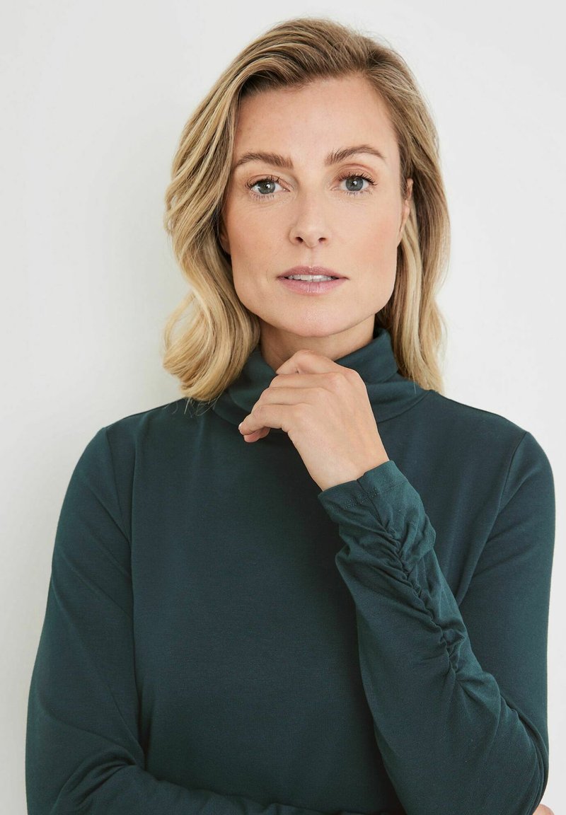 Gerry Weber MIT ROLLKRAGEN UND RAFFUNG AM ÄRMEL - Langarmshirt - green ...