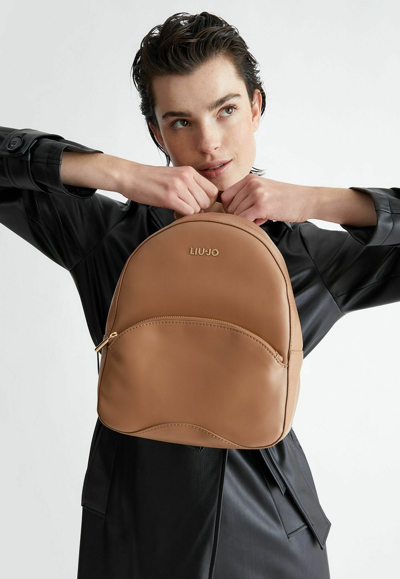 LIU JO WITH LOGO - Tagesrucksack - brown/braun - Zalando.at
