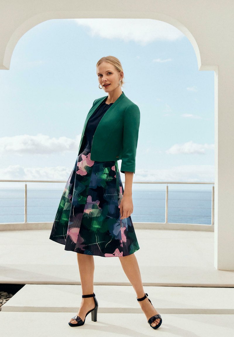 Betty & Co BOLERO EFFEN - Blazer - grün/groen - Zalando.be