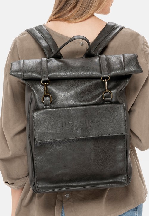Rains TRAIL BAG UNISEX - Reppu - green/tummanvihreä - Zalando.fi