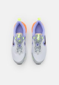 Nike Performance NIKE REACT FLOW 2 (GS) - Neutrala löparskor - photon ...