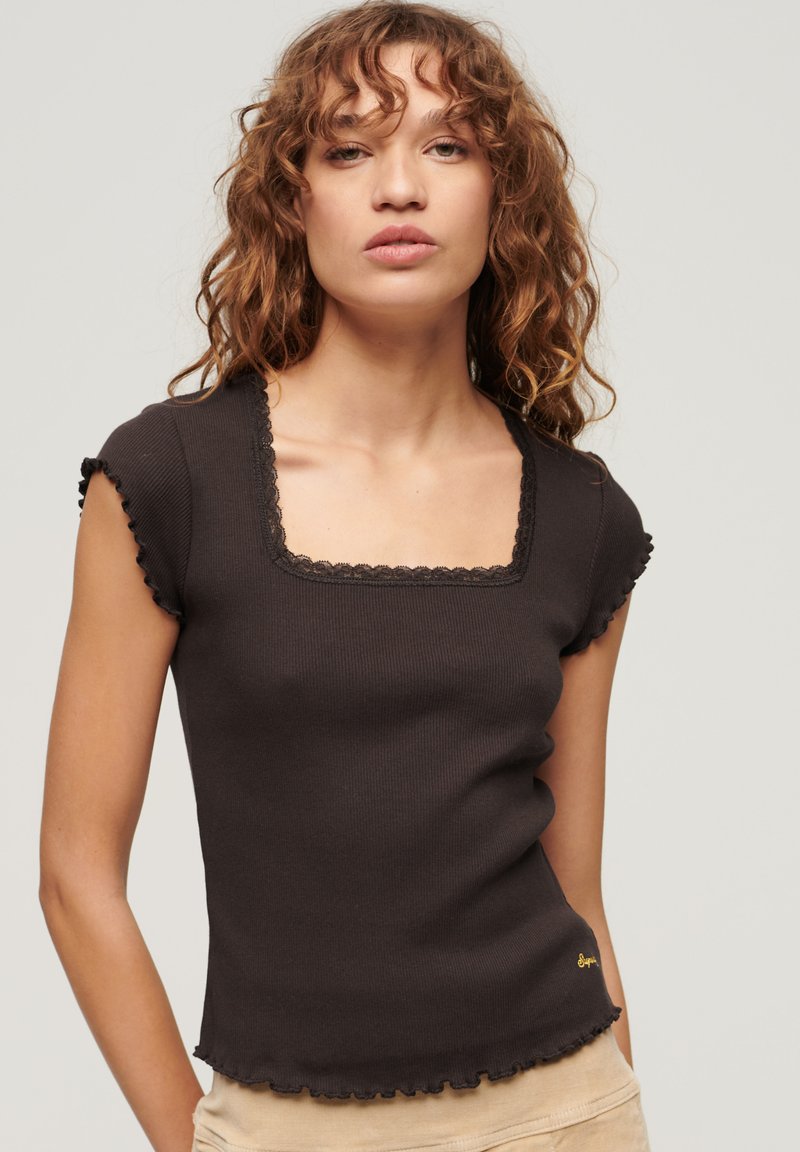 Superdry ESSENTIAL SQUARE NECK - T-Shirt print - dark brown/braun ...