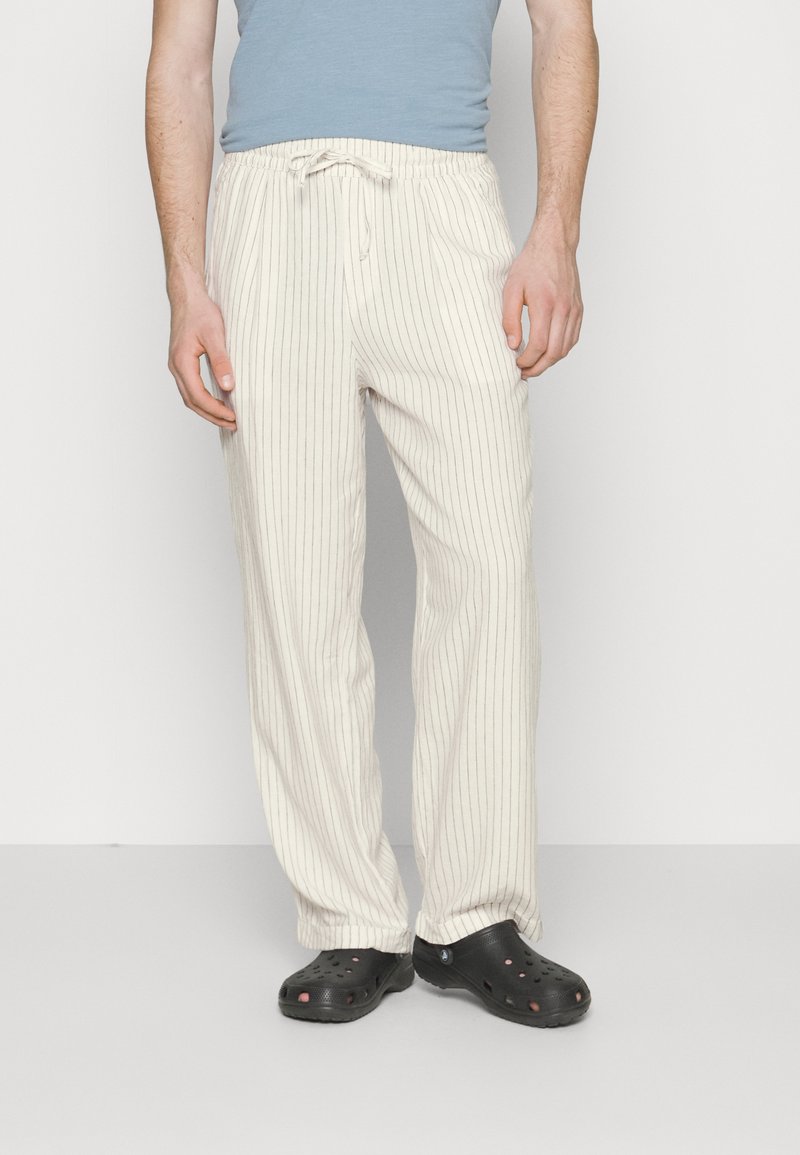 Pier One LINEN BLEND JOGGER - Stoffhose - off-white/offwhite - Zalando.at