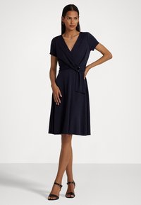 Lauren Ralph Lauren SURPLICE JERSEY DRESS - Jerseykleid - lighthouse navy/dunkelblau - Zalando.at