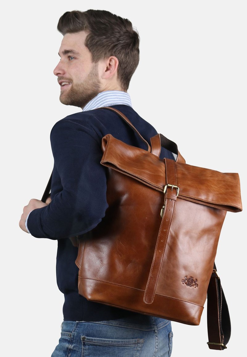 SID & VAIN ROLLTOP LEATHER BACKPACK JAY - Tagesrucksack - braun ...
