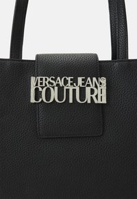 Versace Jeans Couture RANGELOGO LOOP SKETCH SET - Shopping Bag - black ...