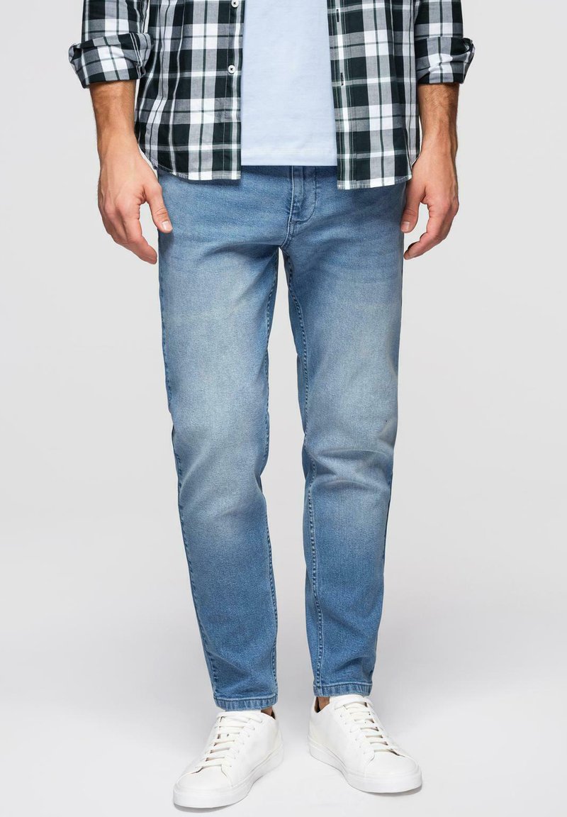 Ombre WITH ABRASIONS - Jeans Tapered Fit - light blue/light-blue denim ...