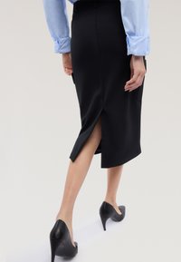 Trussardi MIDI CON TASCHE IN FRES - Bleistiftrock - black milano ...