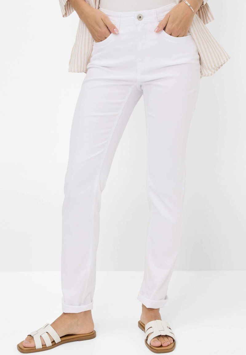 BRAX STYLE CAROLA - Slim fit jeans - white - Zalando