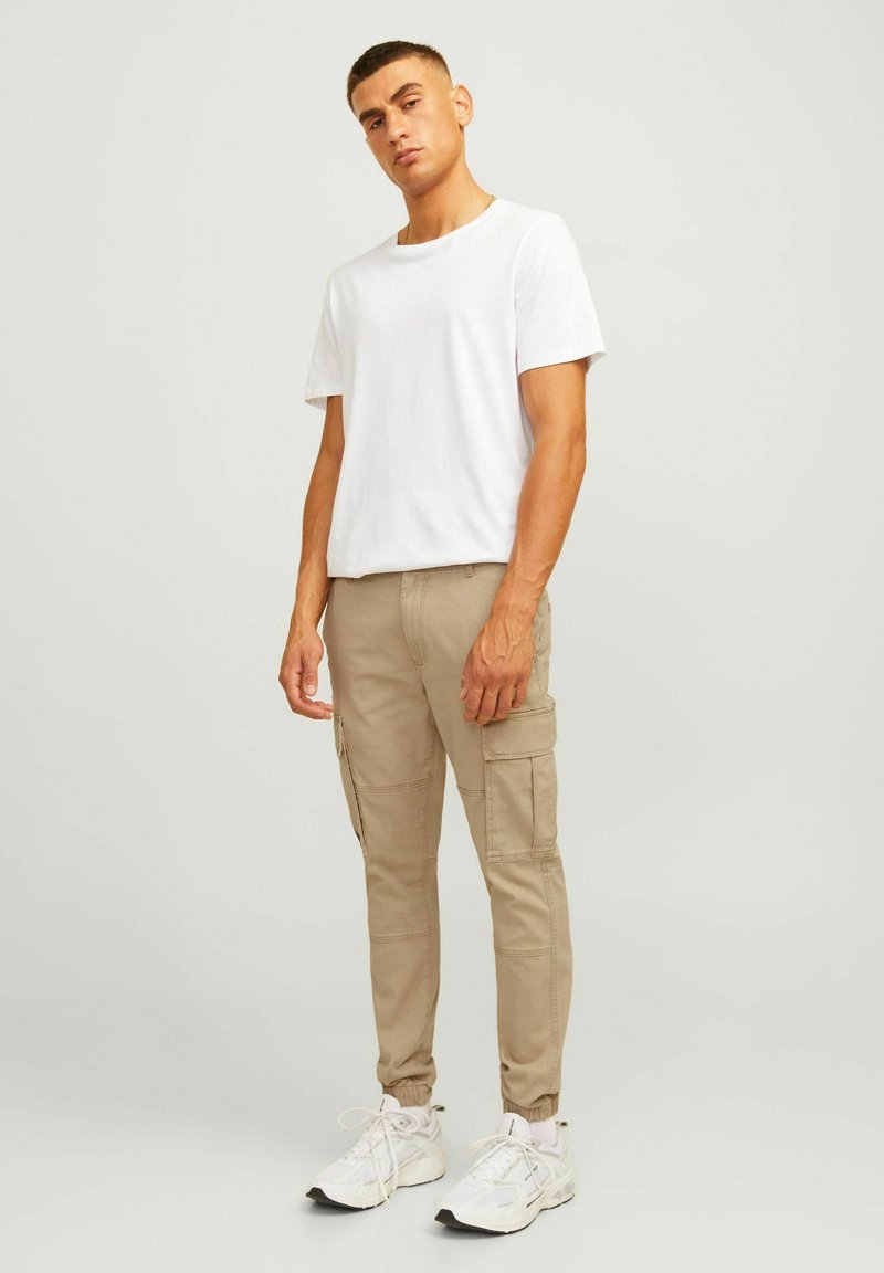 JJ Rebel MICHAEL SLIM PREP NOOS - Pantaloni cargo - crockery/beige ...