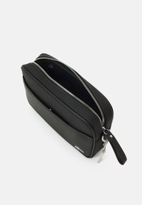 Lacoste DAILY LIFESTYLE - Schoudertas - noir/zwart - Zalando.be