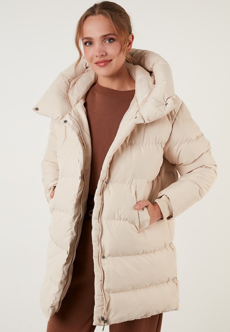 LELA OVERSIZED INFLATABLE LONG - Winter coat - ecru/off-white - Zalando