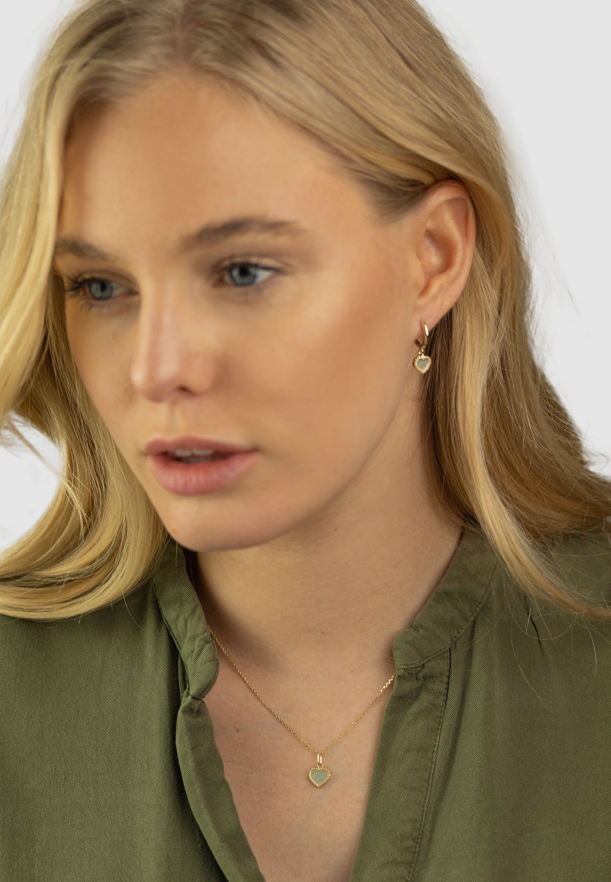 Kay Collier's Instagram, Twitter & Facebook on IDCrawl