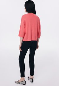 Twist RELAXED FIT TWEED PATCH ACCESSORY - Strickpullover - pink ...