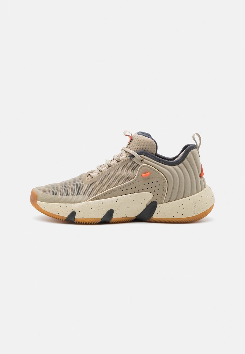 adidas Performance TRAE UNLIMITED - Krepšinio batai - beige/carbon ...